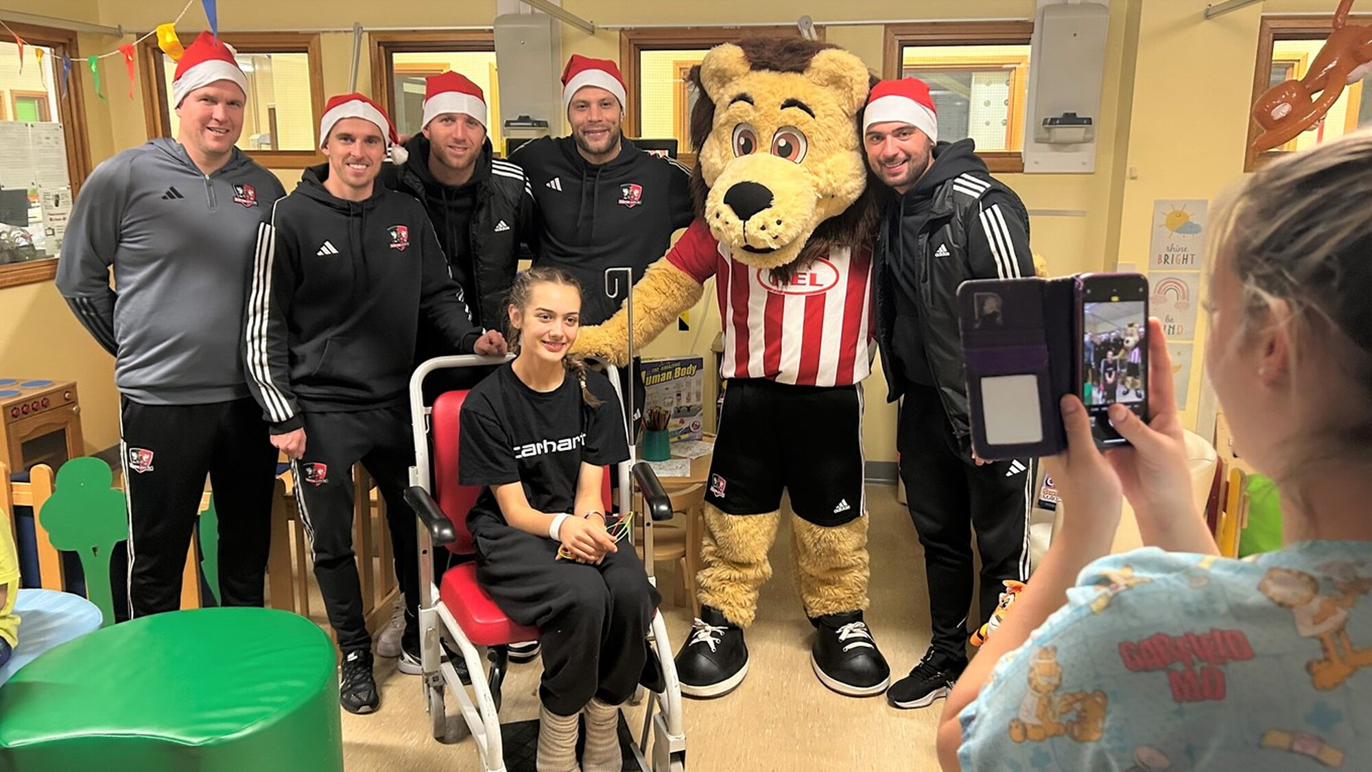 🎁 Youngsters in hospital treated to visit from Exeter City players ...