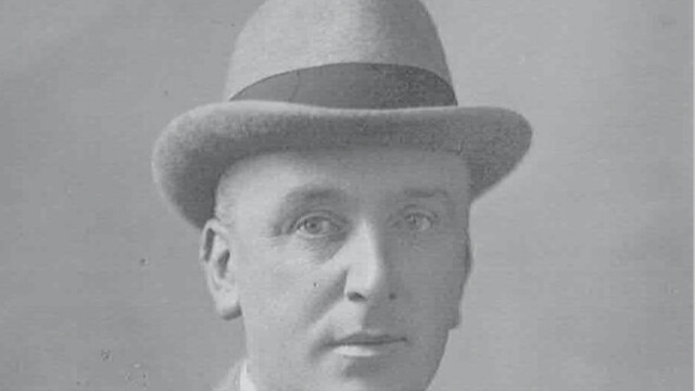 📝 Gary Caldwell to honour City's first professional manager | Exeter ...